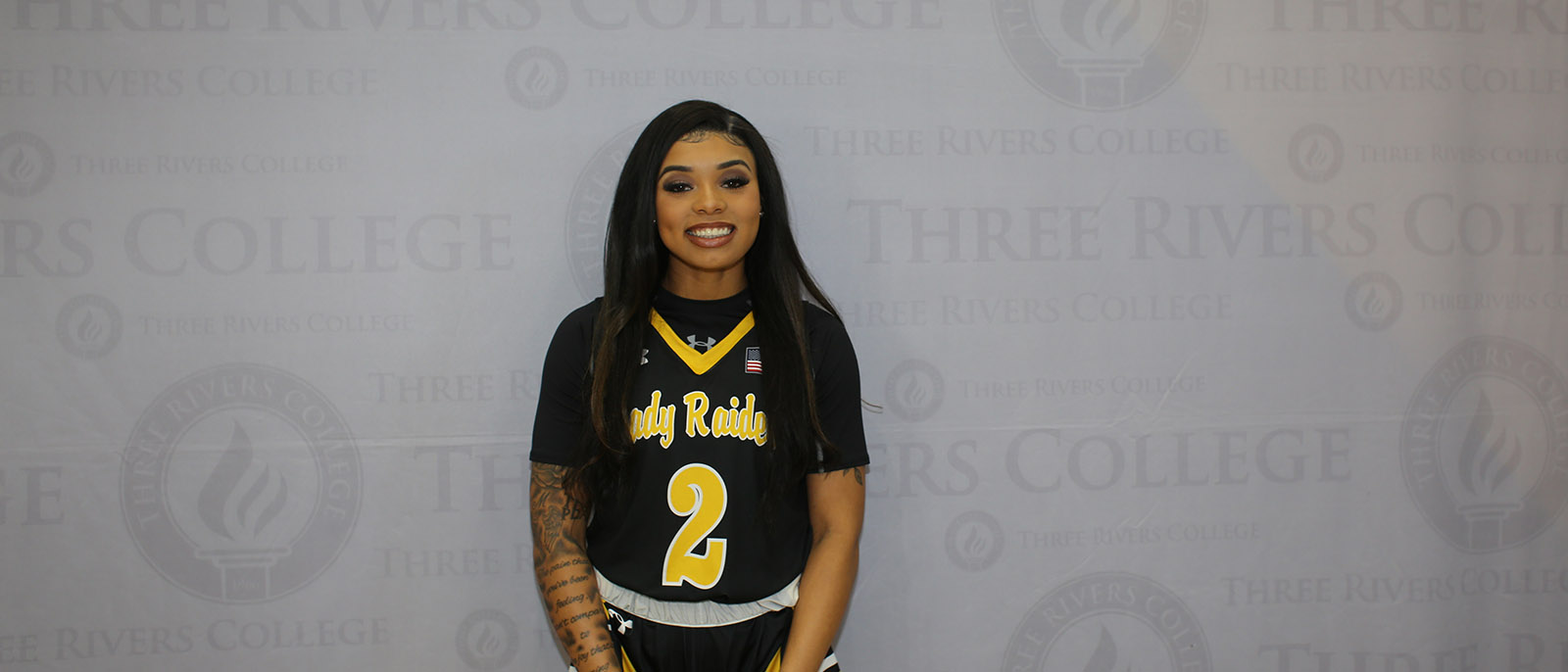 Myia Yelder's jersey displayed in Women's Basketball Hall of Fame ...